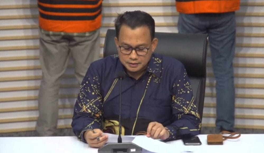 Dugaan Suap Labuhan Batu, KPK Tahan Anggota DPRD - Pantausidang